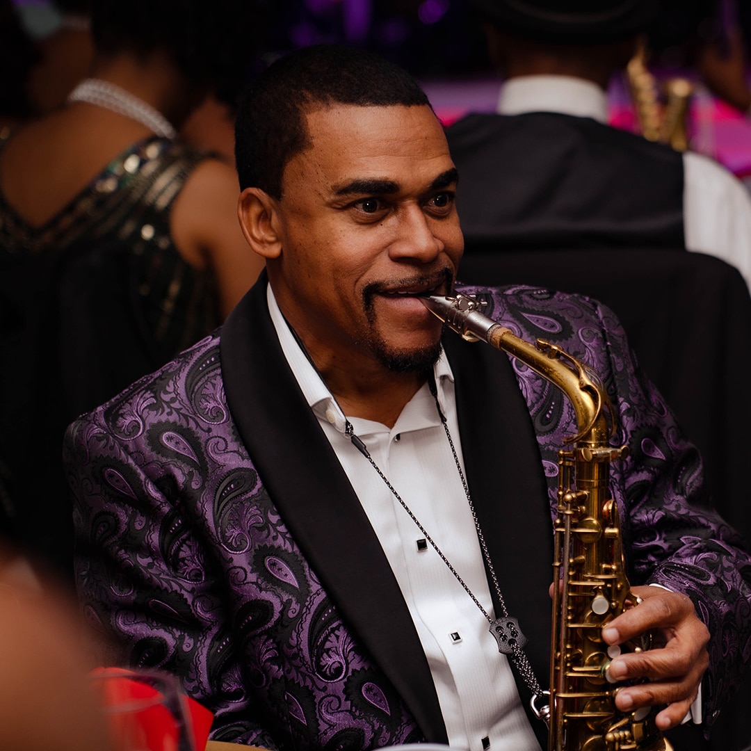 Bio - Shawn Raiford Sax